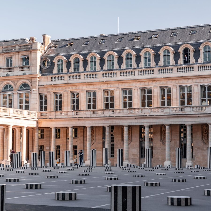 Explore a história e a beleza do Palais Royal em Paris